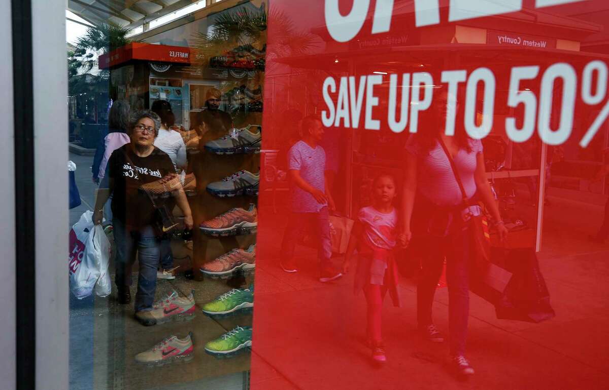 Black Friday Deals In Houston Still Drawing Crowds black-friday-deals-in-houston-still-drawing-crowds