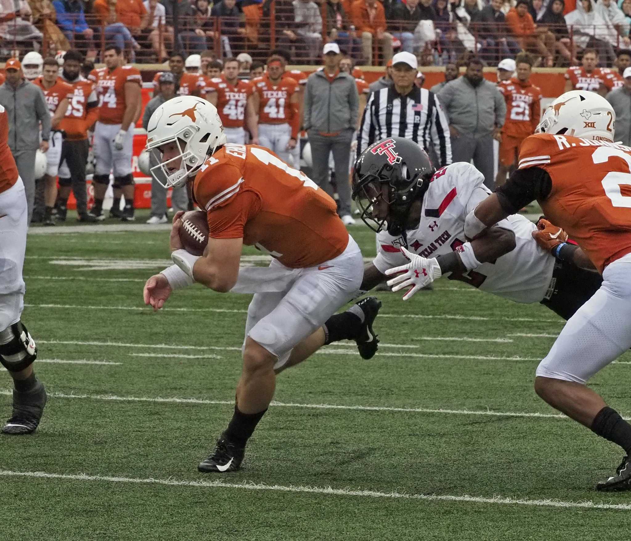 Texas Longhorns shake off slow start to roll past Texas Tech