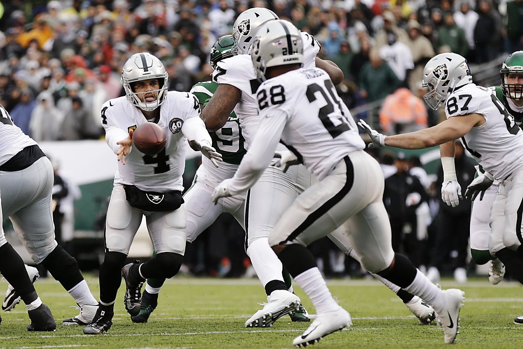 Raiders’ running game looks to rebound against Chiefs
