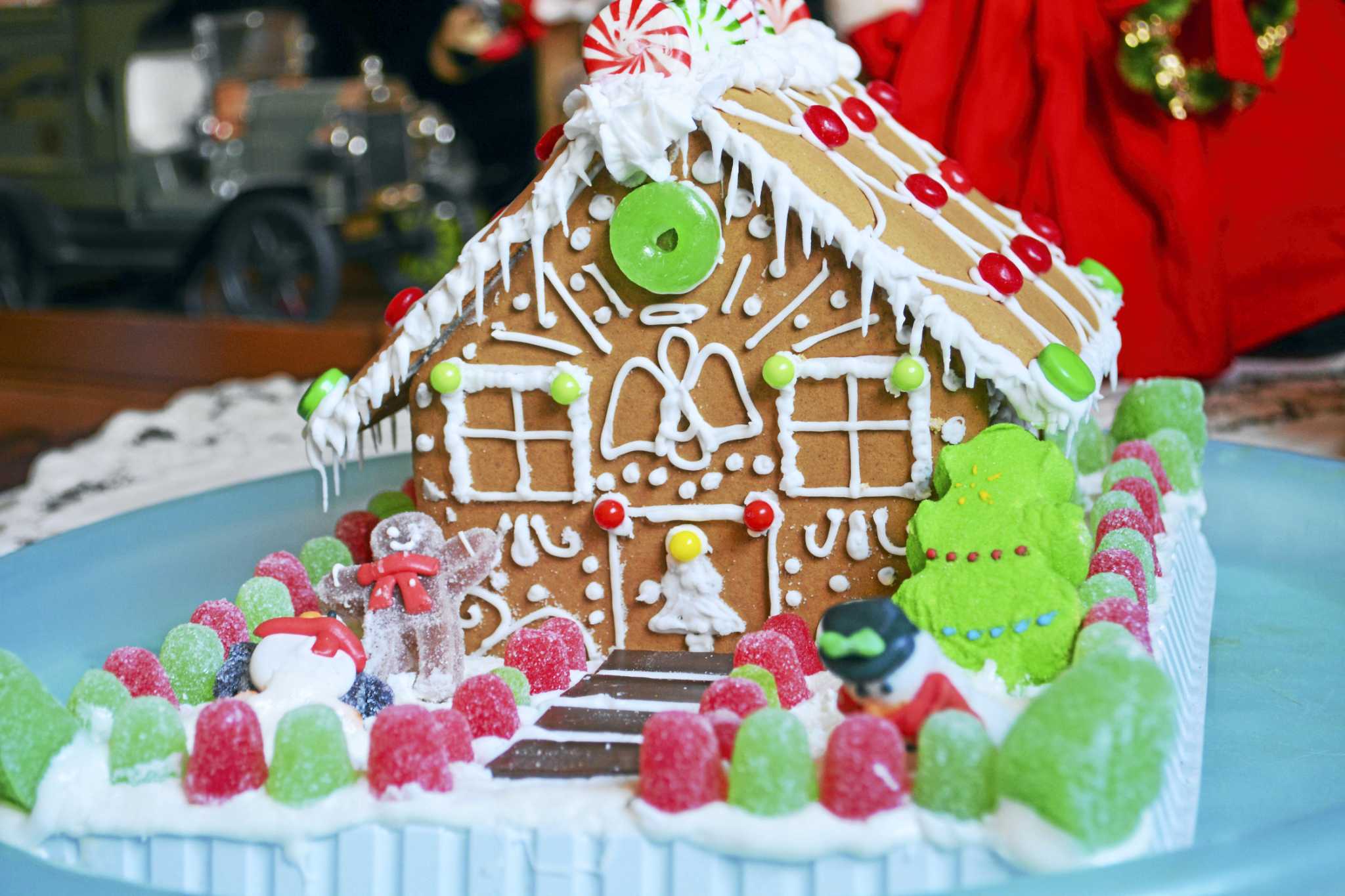 Wilton Bulletin Board: Stroll, shop, Santa