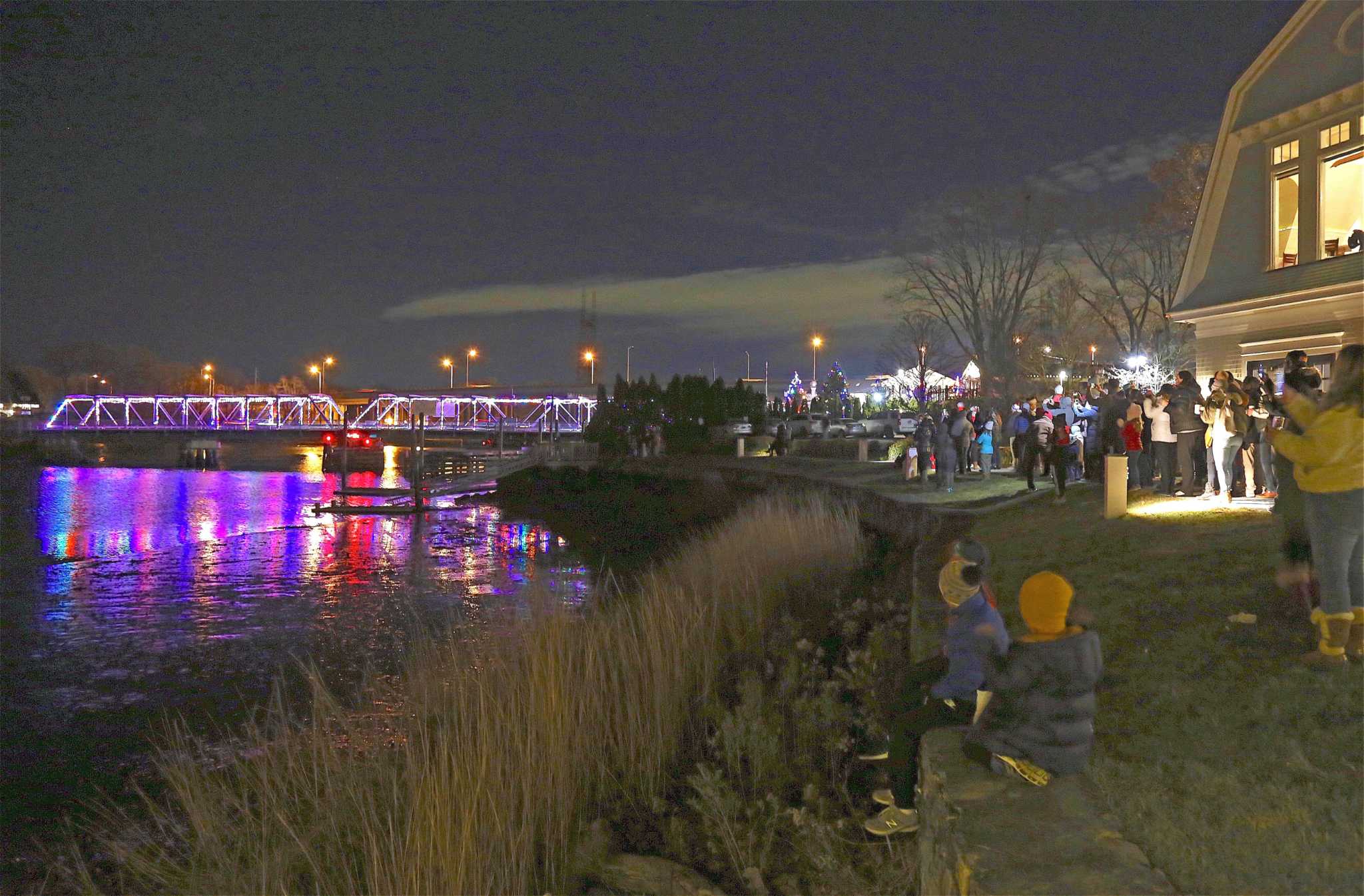 Cribari Bridge lights up for charity
