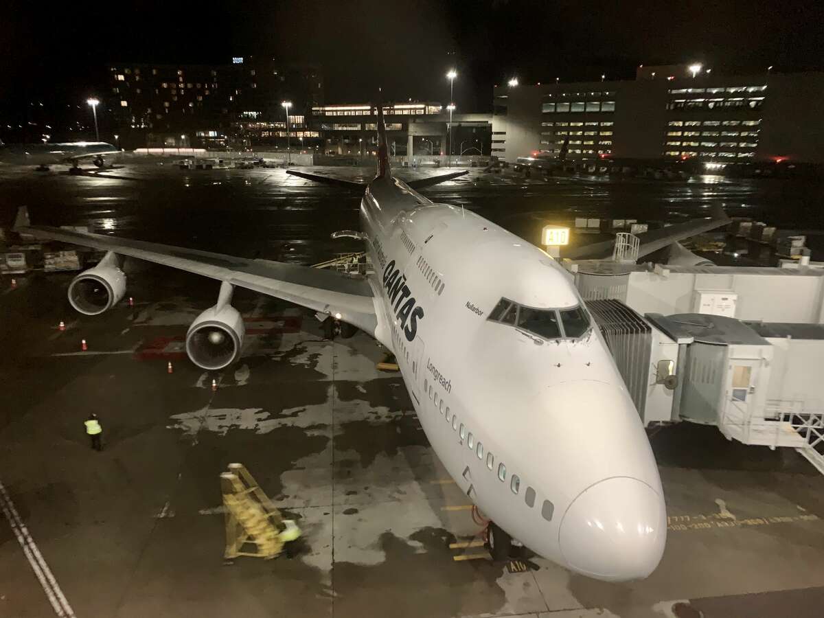Qantas' graceful Boeing 747 departs SFO...for good