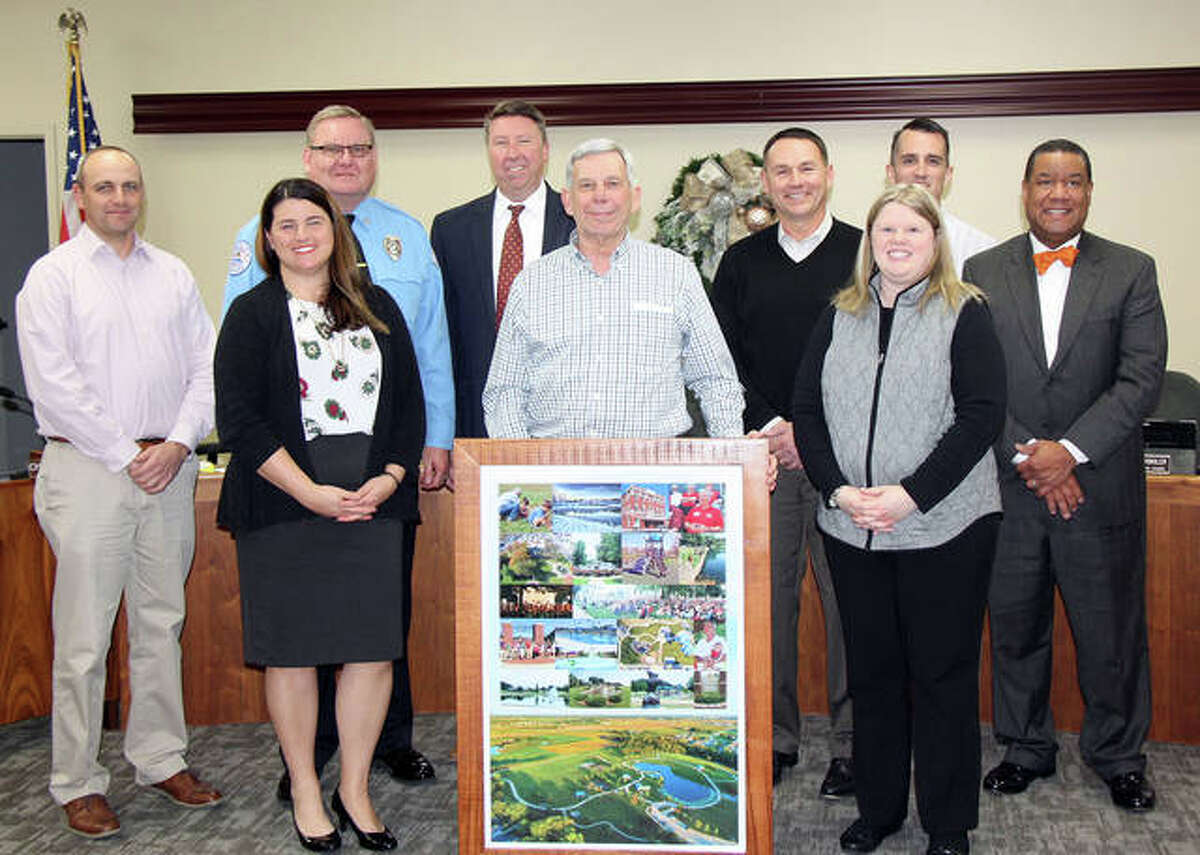 Pfeiffer attends 900th and final city council meeting