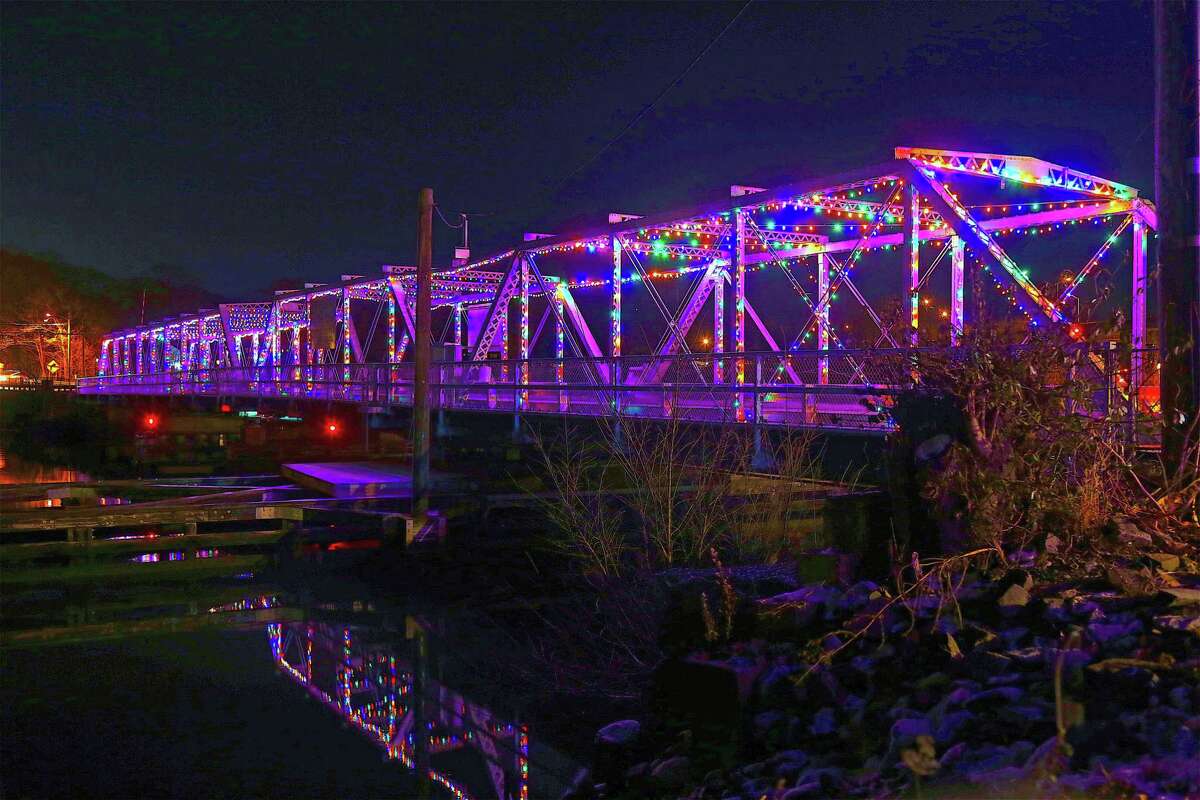 Cribari Bridge lights up for charity