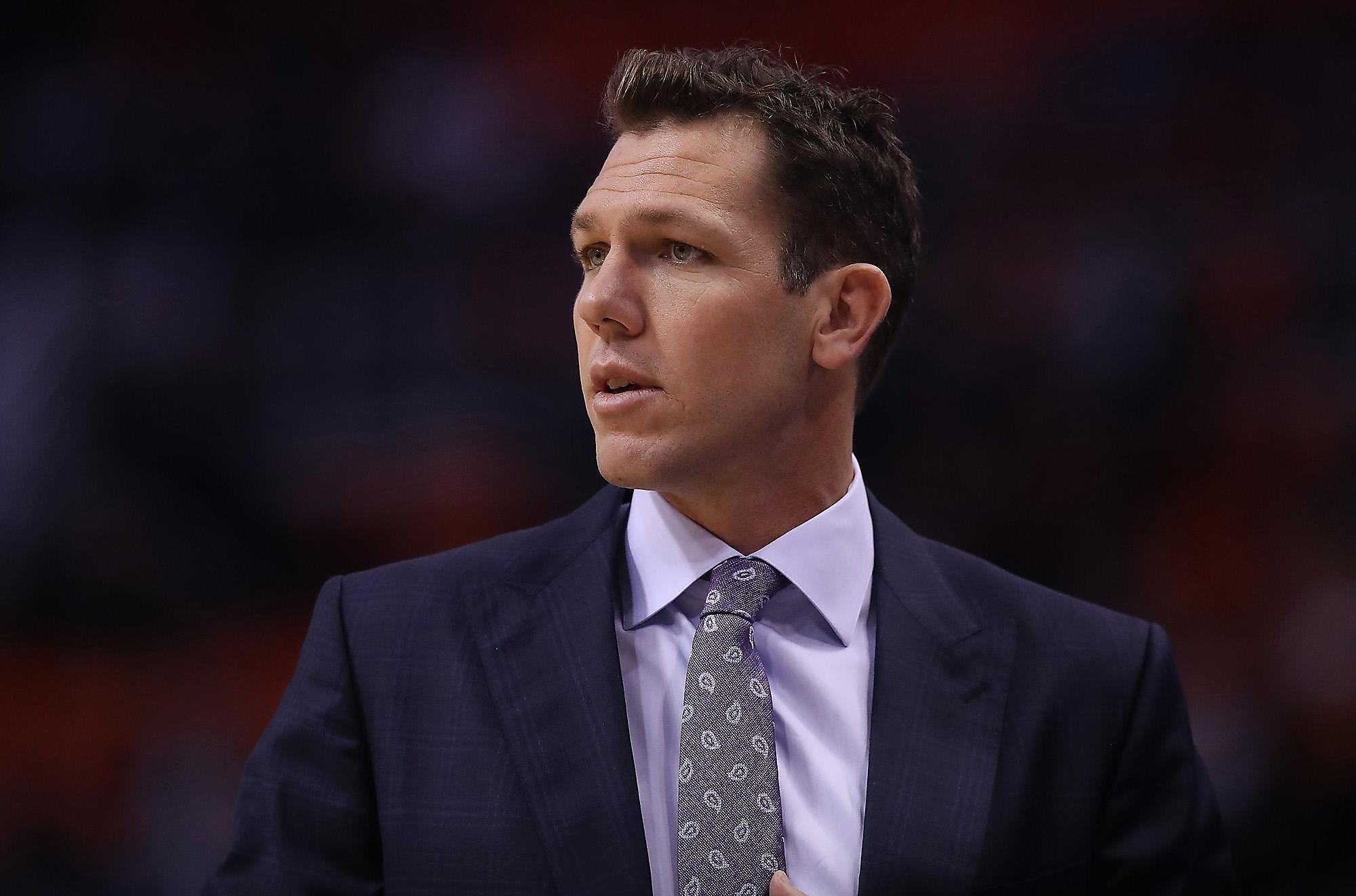 Luke Walton accuser drops lawsuit against former Warriors assistant