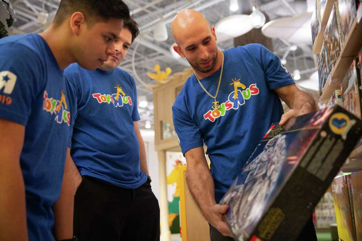 PHOTOS: Toys R Us returns to Houston with more interactive store