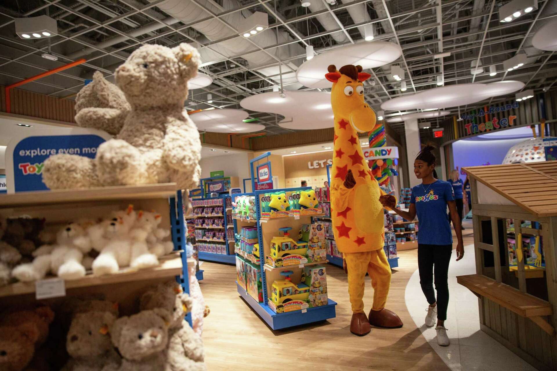 PHOTOS: Toys R Us returns to Houston with more interactive store