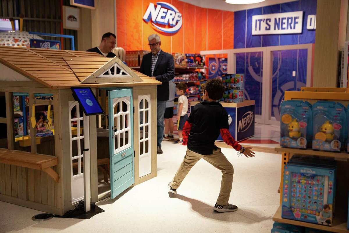 PHOTOS: Toys R Us returns to Houston with more interactive store