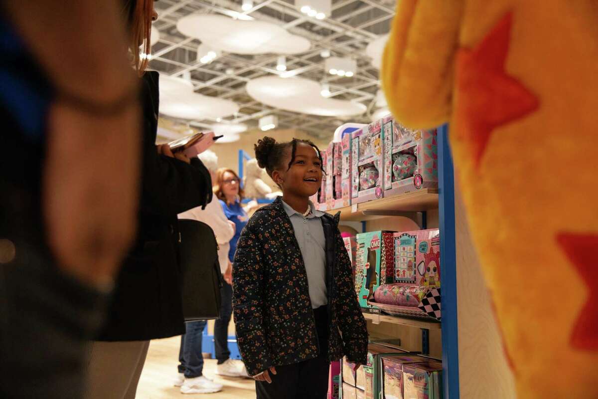 PHOTOS: Toys R Us returns to Houston with more interactive store