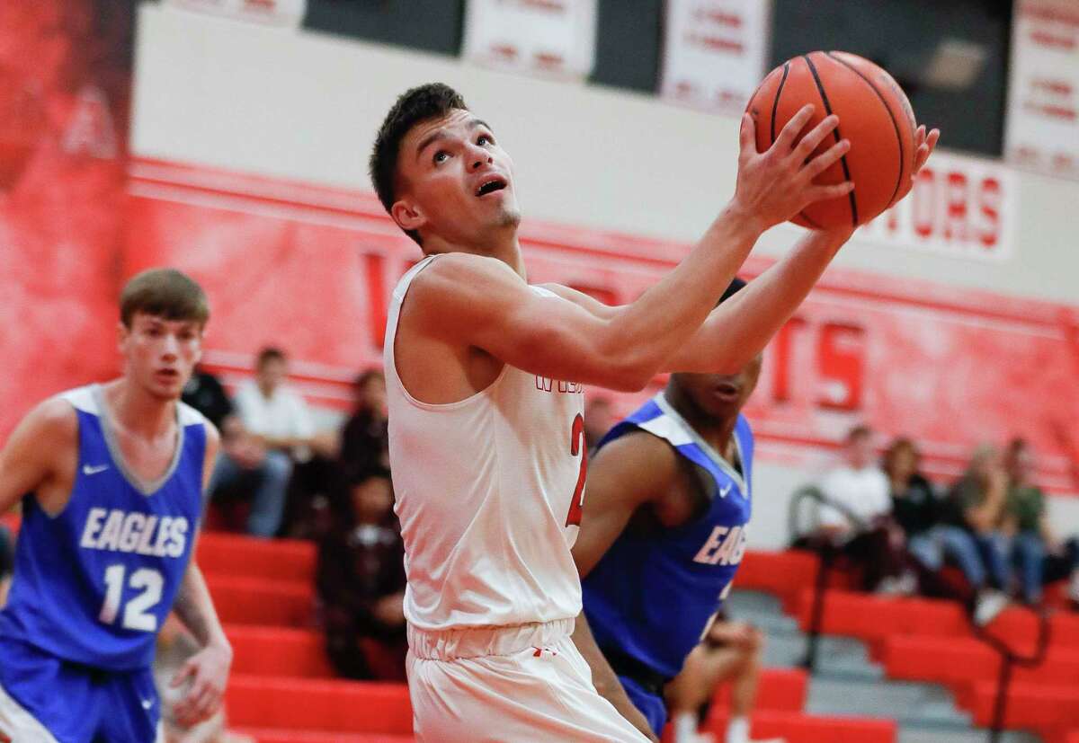 HOOPS ROUNDUP: Splendora boys win; Huetter scores 33 for Magnolia girls