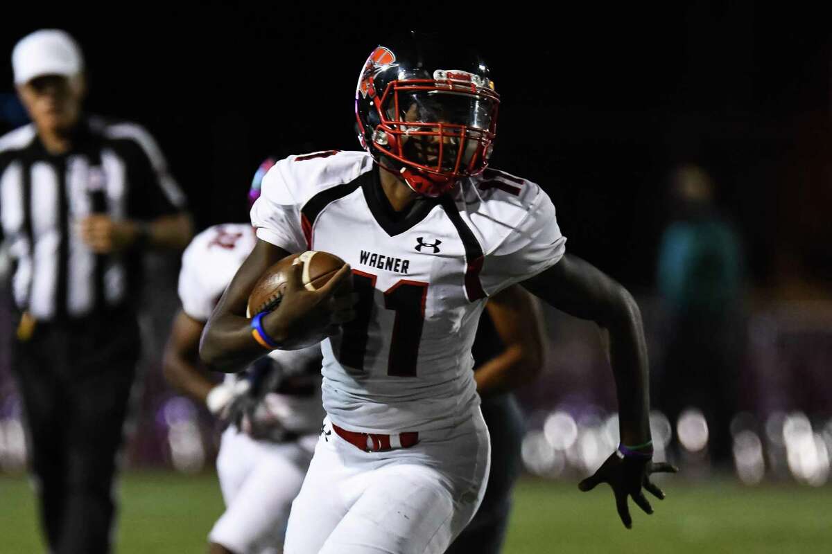 Wagner rolls to 74-14 victory over CC Veterans in football quarterfinal