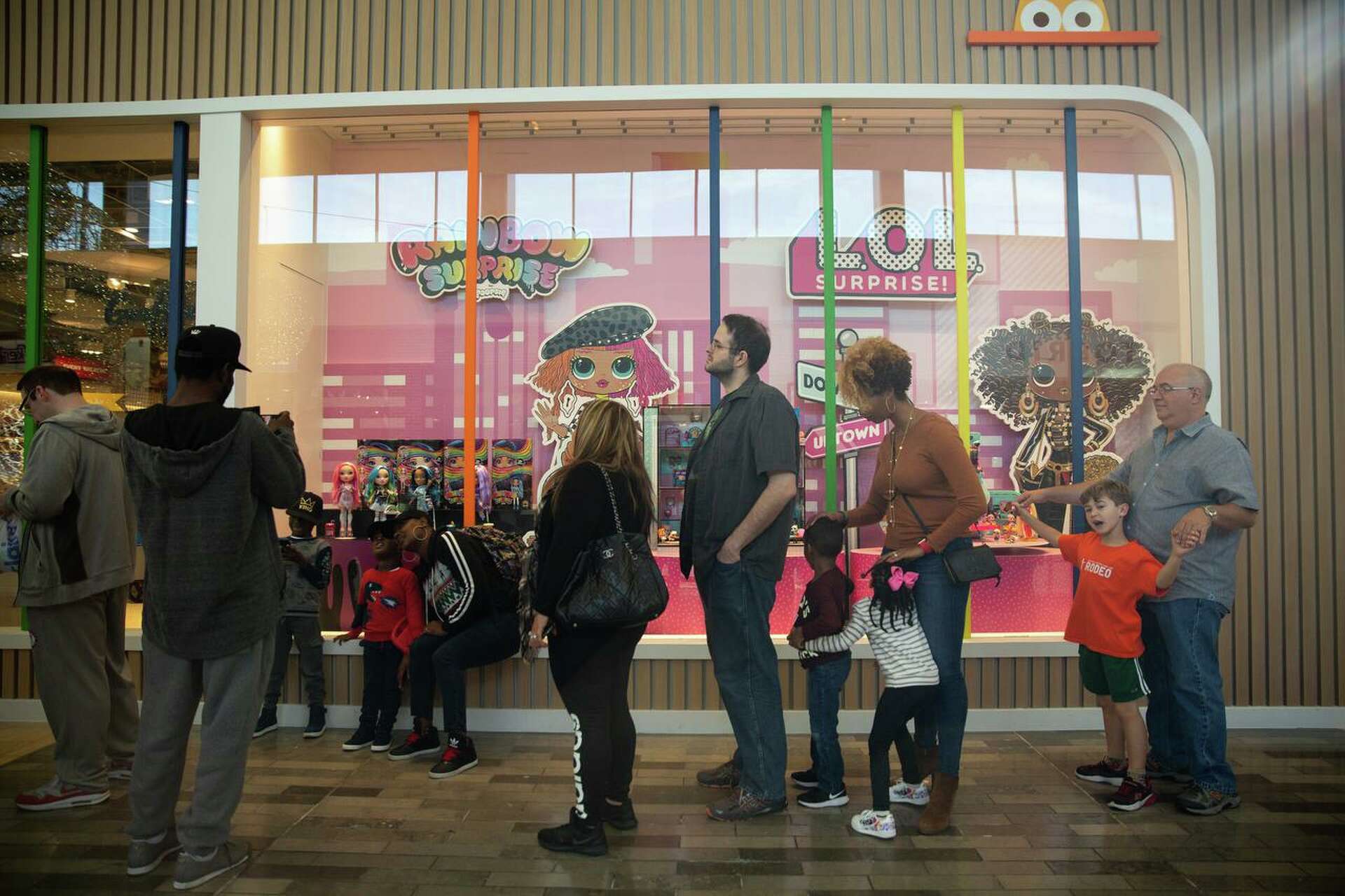 Toys R Us opens in Houston with more than 200 people in line