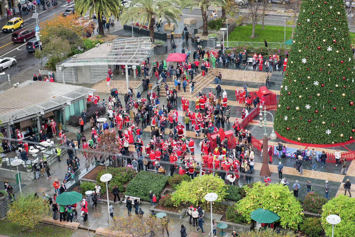 Bartenders reveal what it's like serving all the Santas during SantaCon