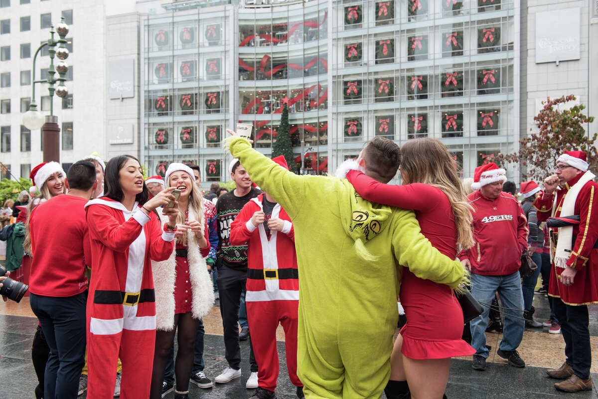 Bartenders reveal what it's like serving all the Santas during SantaCon