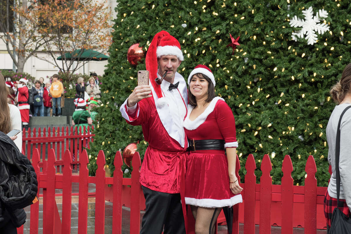 Bartenders reveal what it's like serving all the Santas during SantaCon