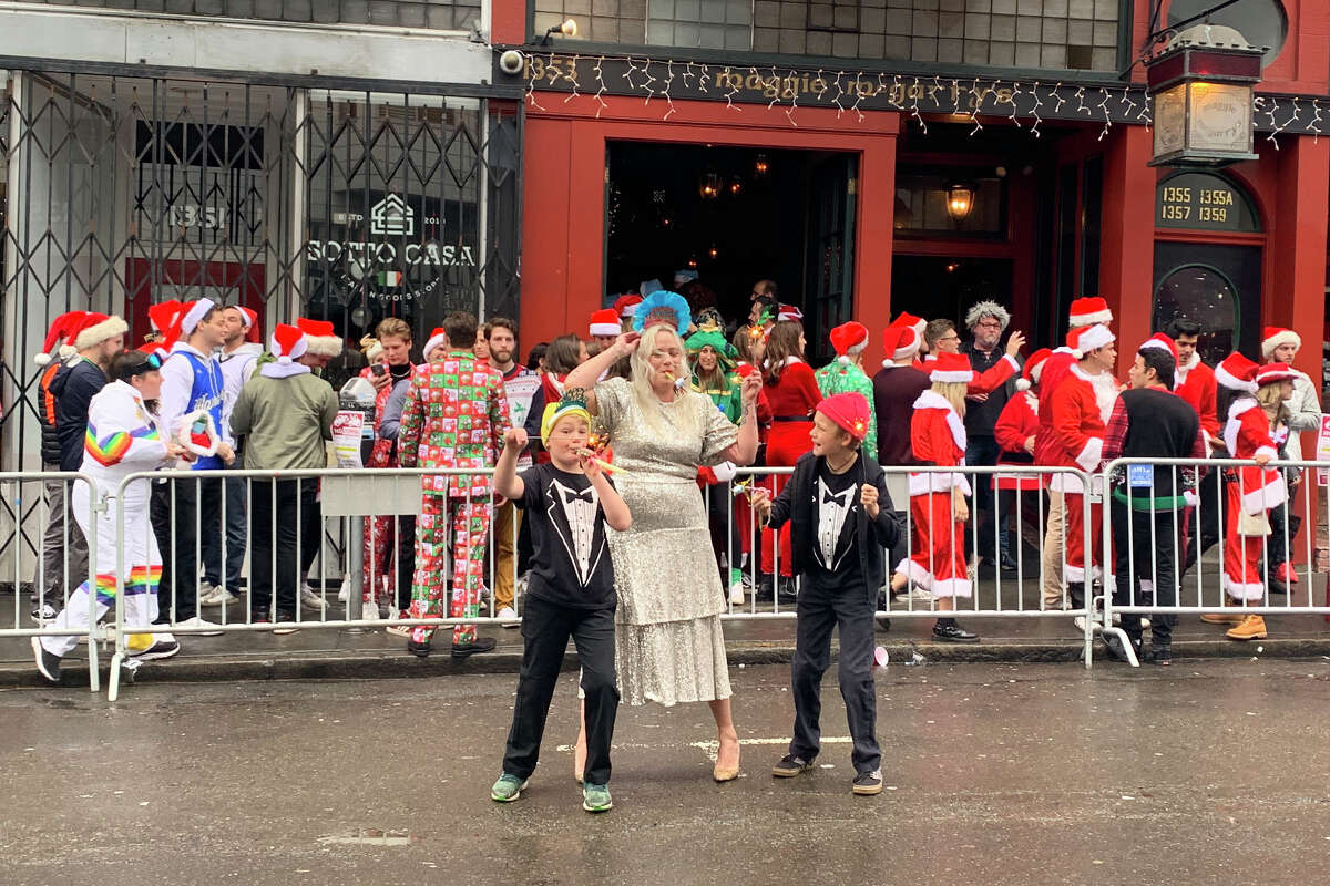 Bartenders reveal what it's like serving all the Santas during SantaCon