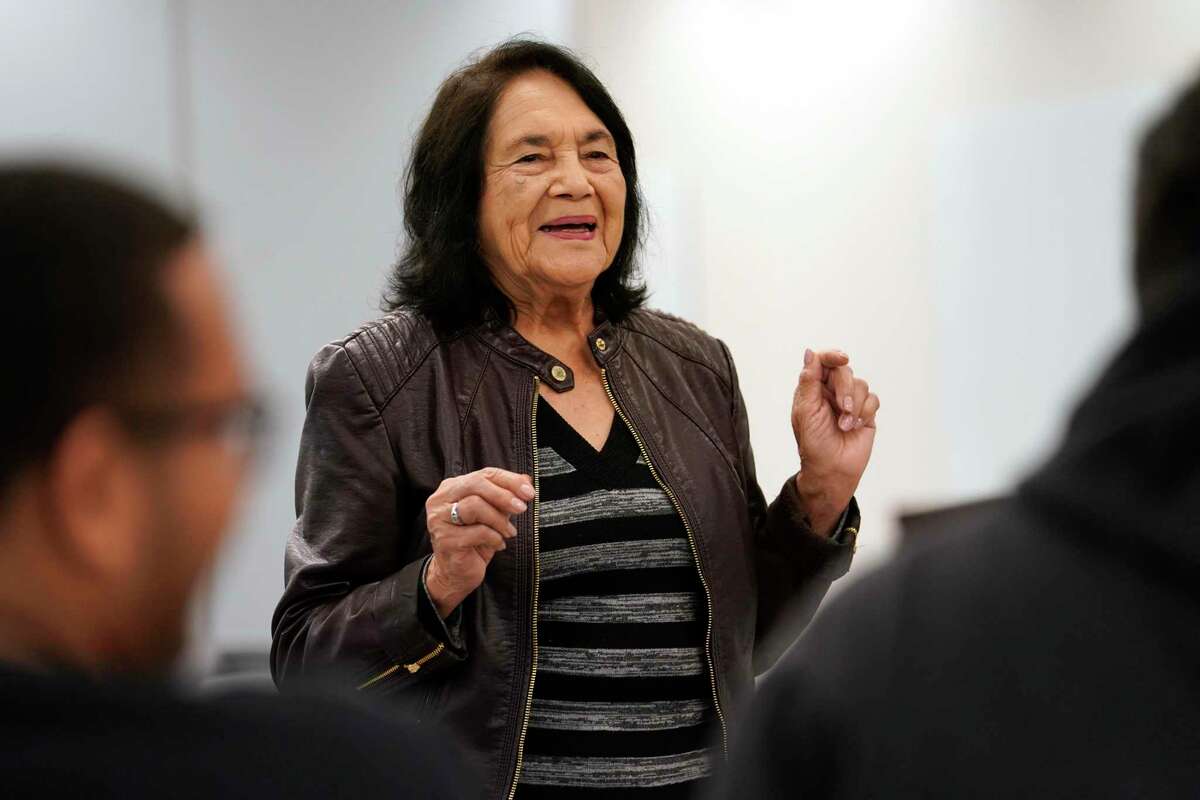 Civil rights activist Dolores Huerta tours Holocaust Museum exhibit on ...