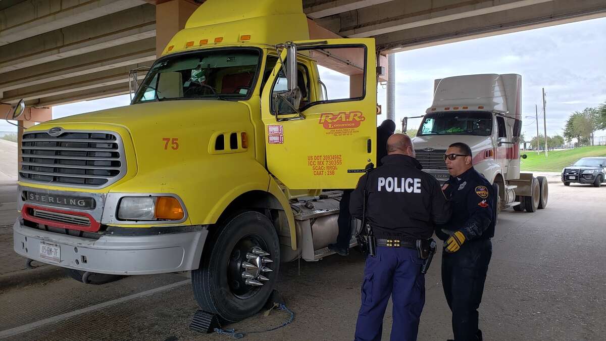 Laredo PD conducts tractor-trailer inspections on Loop 20