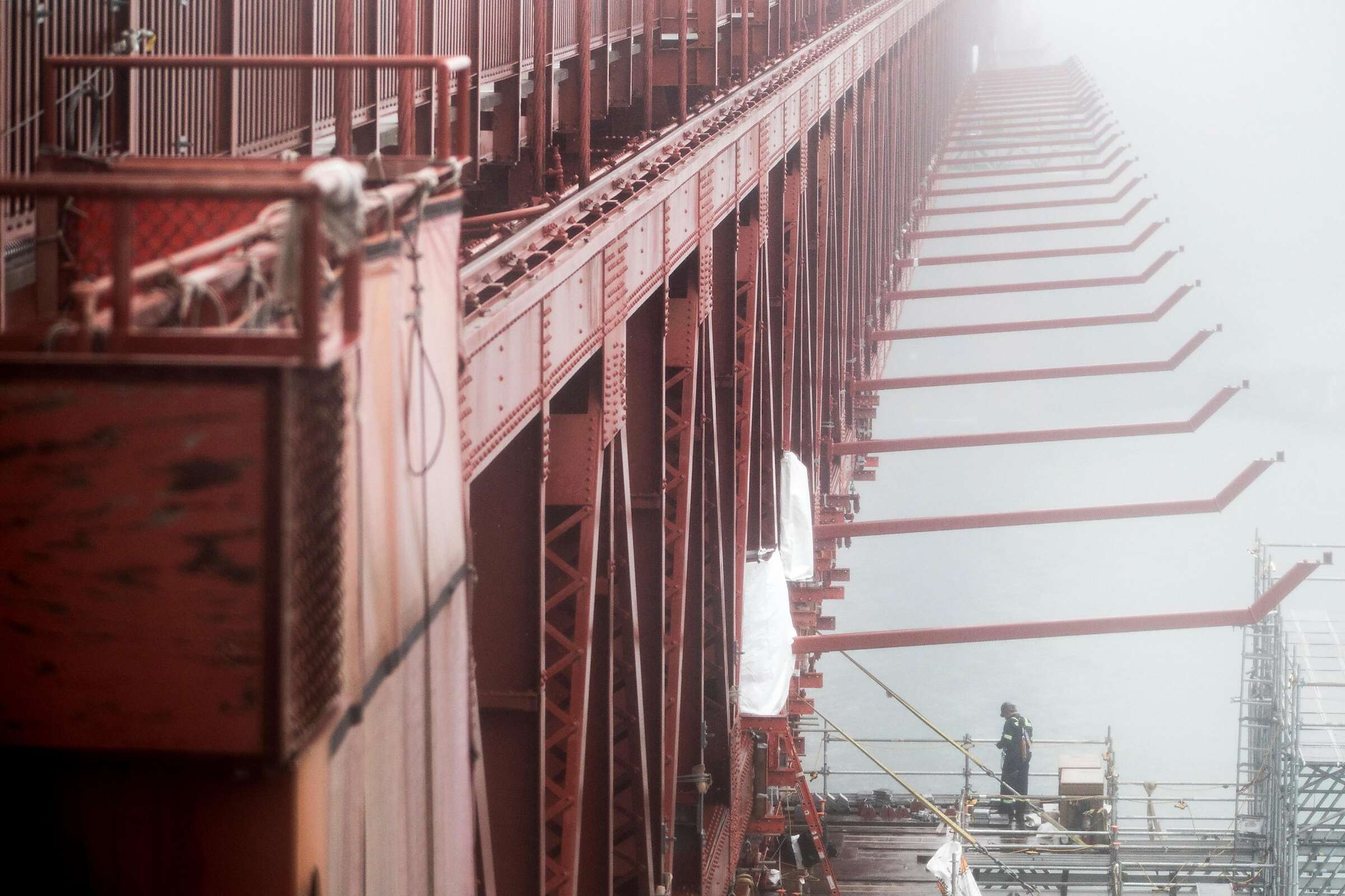 Golden Gate Bridge suicide nets delayed two years, as people keep jumping
