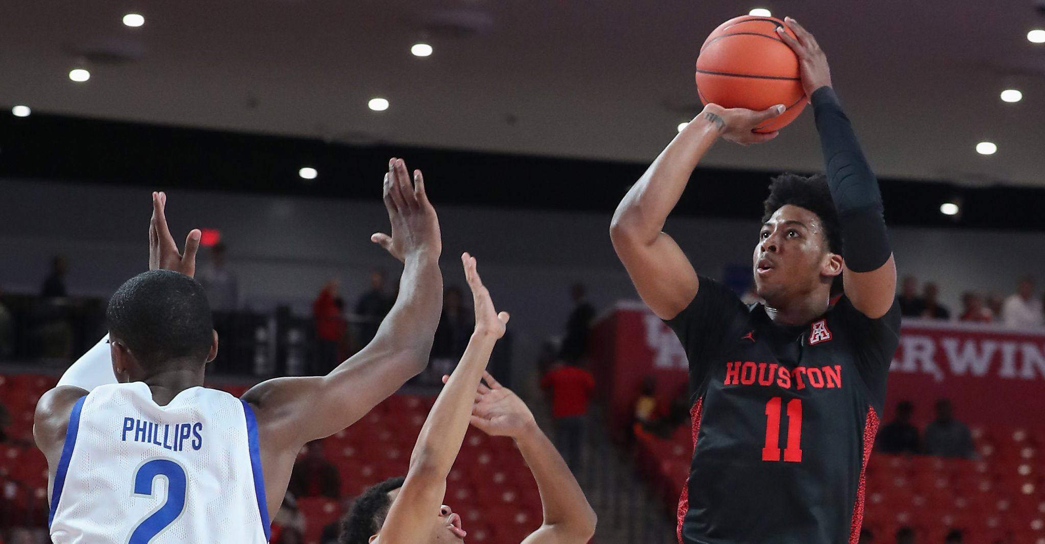 Nate Hinton powers UH past UT Arlington