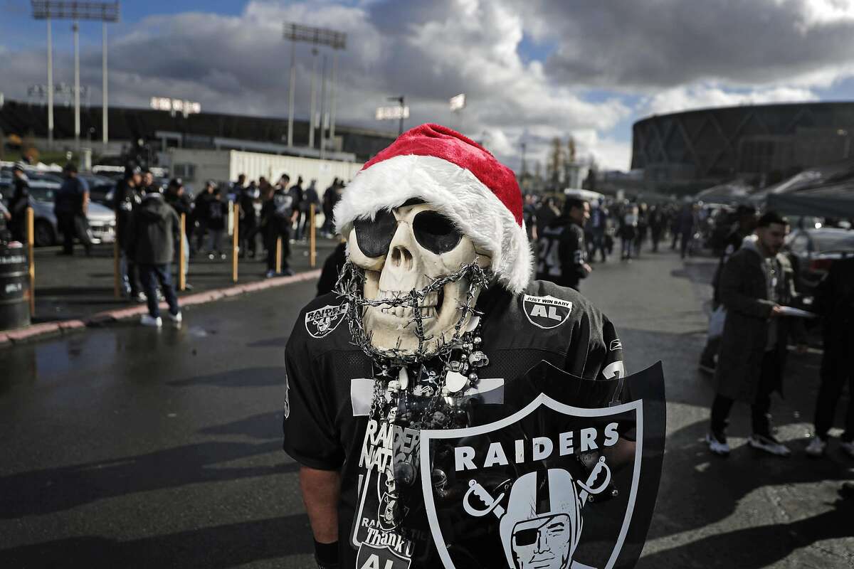 Raiders’ finale in Oakland punctuates emotional journey for team and fans