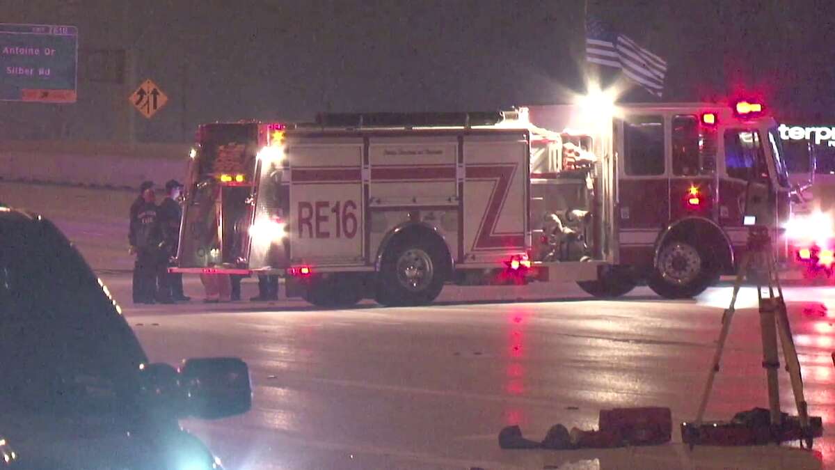 Woman dies in 2-car Katy Fwy crash