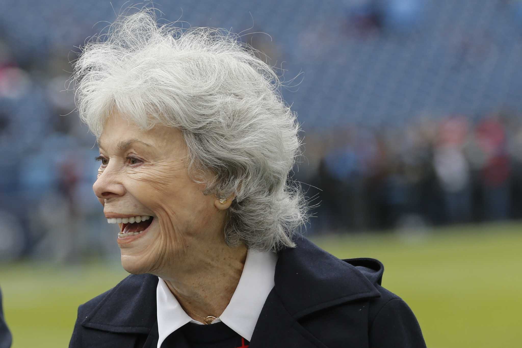 Texans' Janice McNair a coin toss captain for Pink Ribbon Day