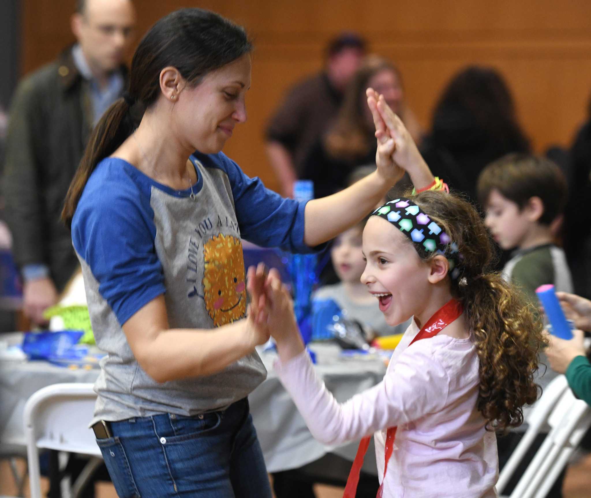 Temple Sholom celebrates Chanukah with dance party