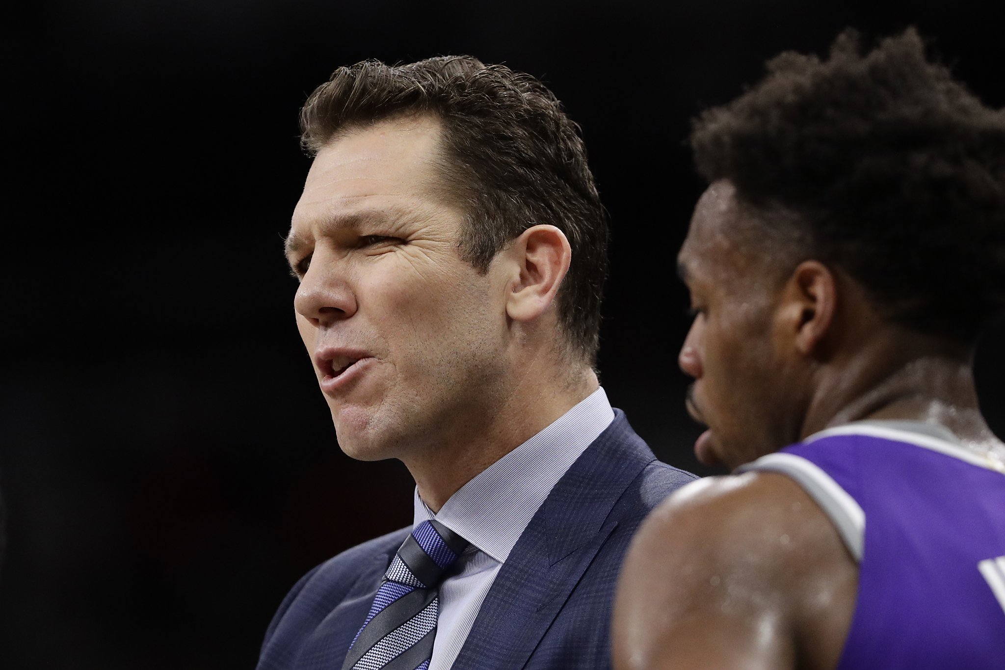 Luke Walton leaning on Warriors experience with Kings