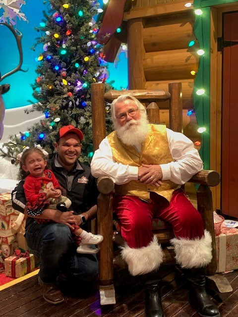 'Not so jolly' Santa photos the latest trend for parents this holiday ...