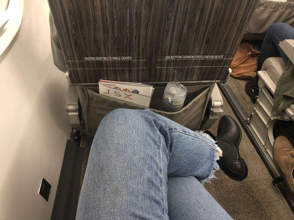 I tried a semi-private JSX flight. It was wonderful and I feel weird ...