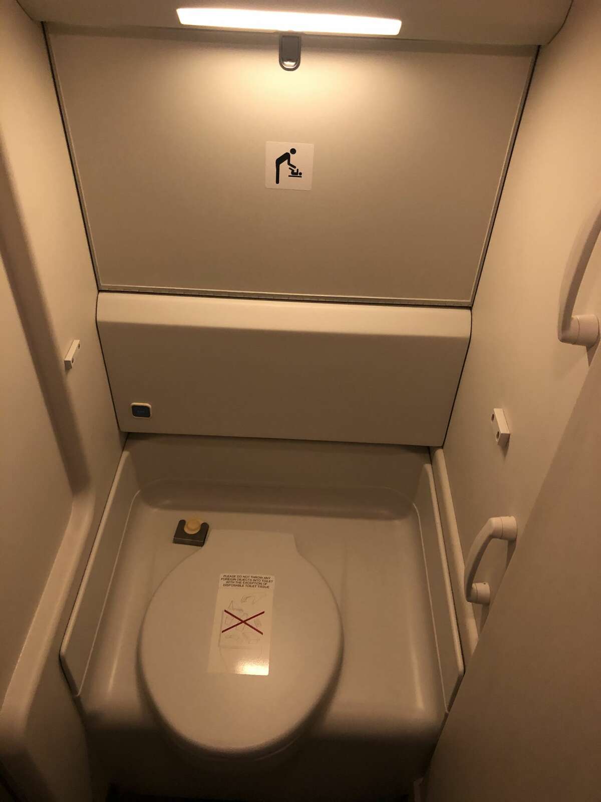 I tried a semi-private JSX flight. It was wonderful and I feel weird ...