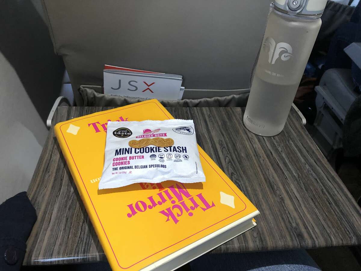 I tried a semi-private JSX flight. It was wonderful and I feel weird ...