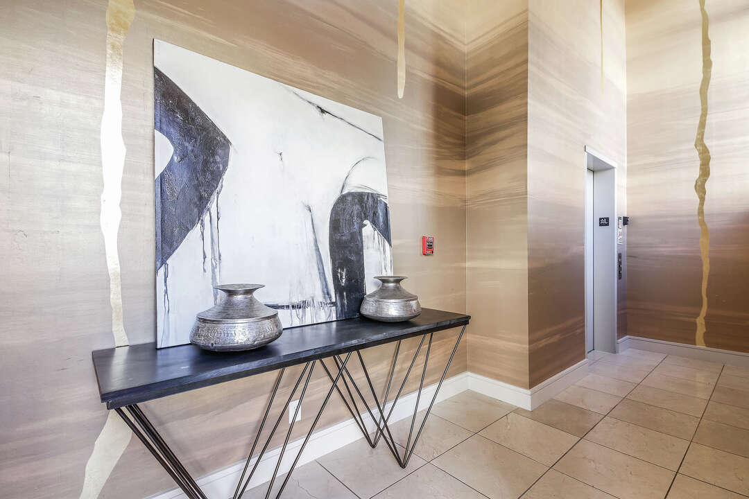 $5M Beaux-Arts townhome in San Francisco hasn't sold yet. Why?