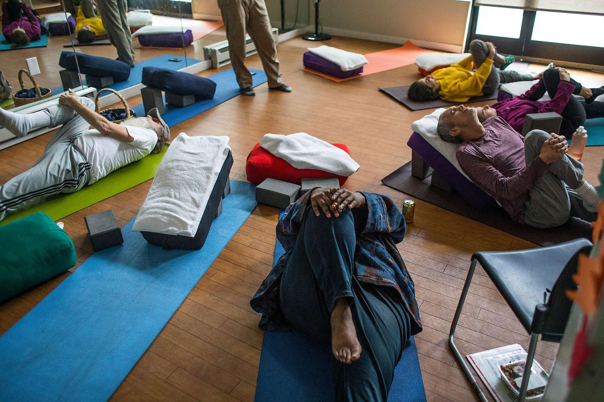 Yoga, meditation and quiet: Homeless people in the Tenderloin flock to ...