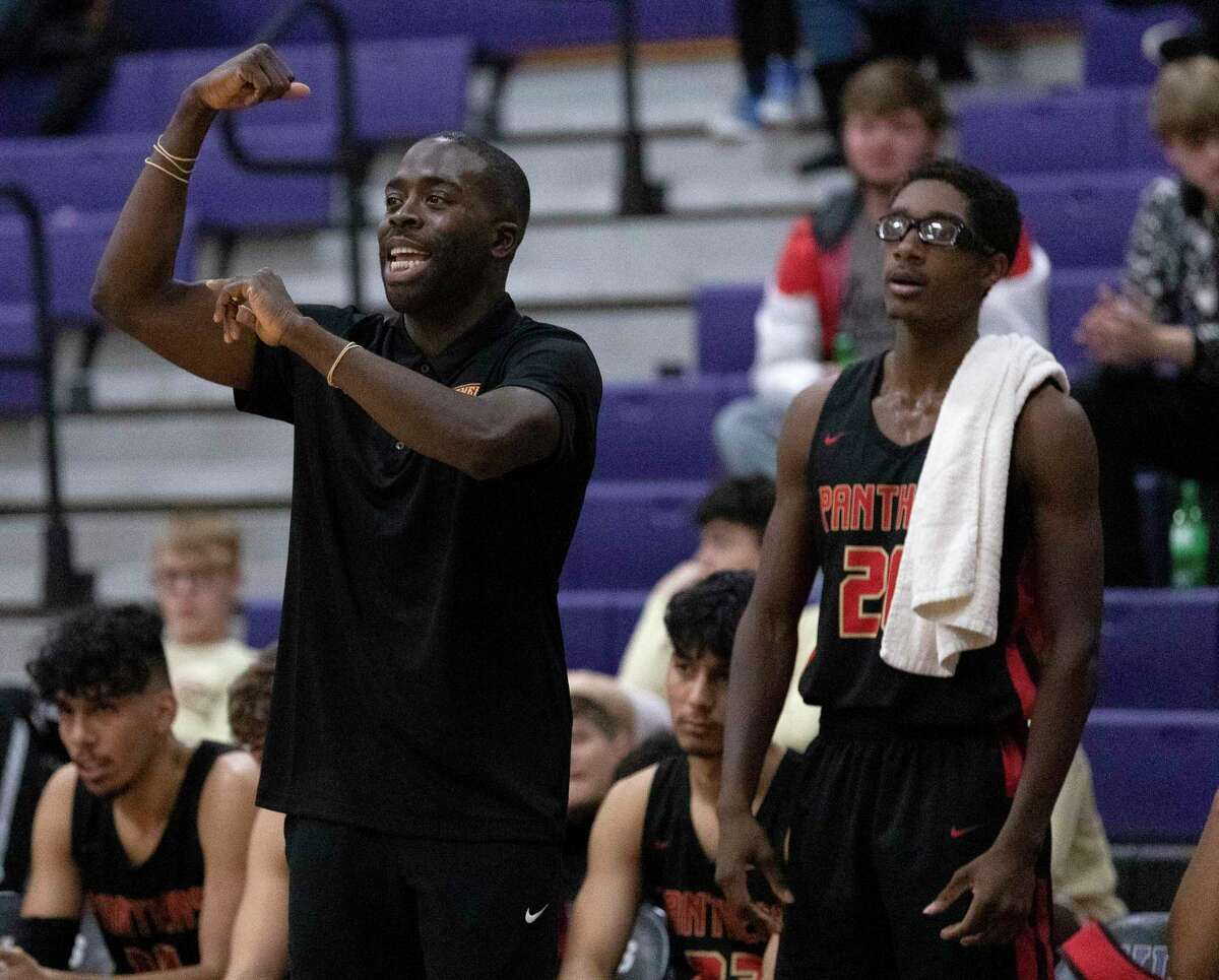 HOOPS ROUNDUP: Willis boys, girls pick up district wins over Caney Creek