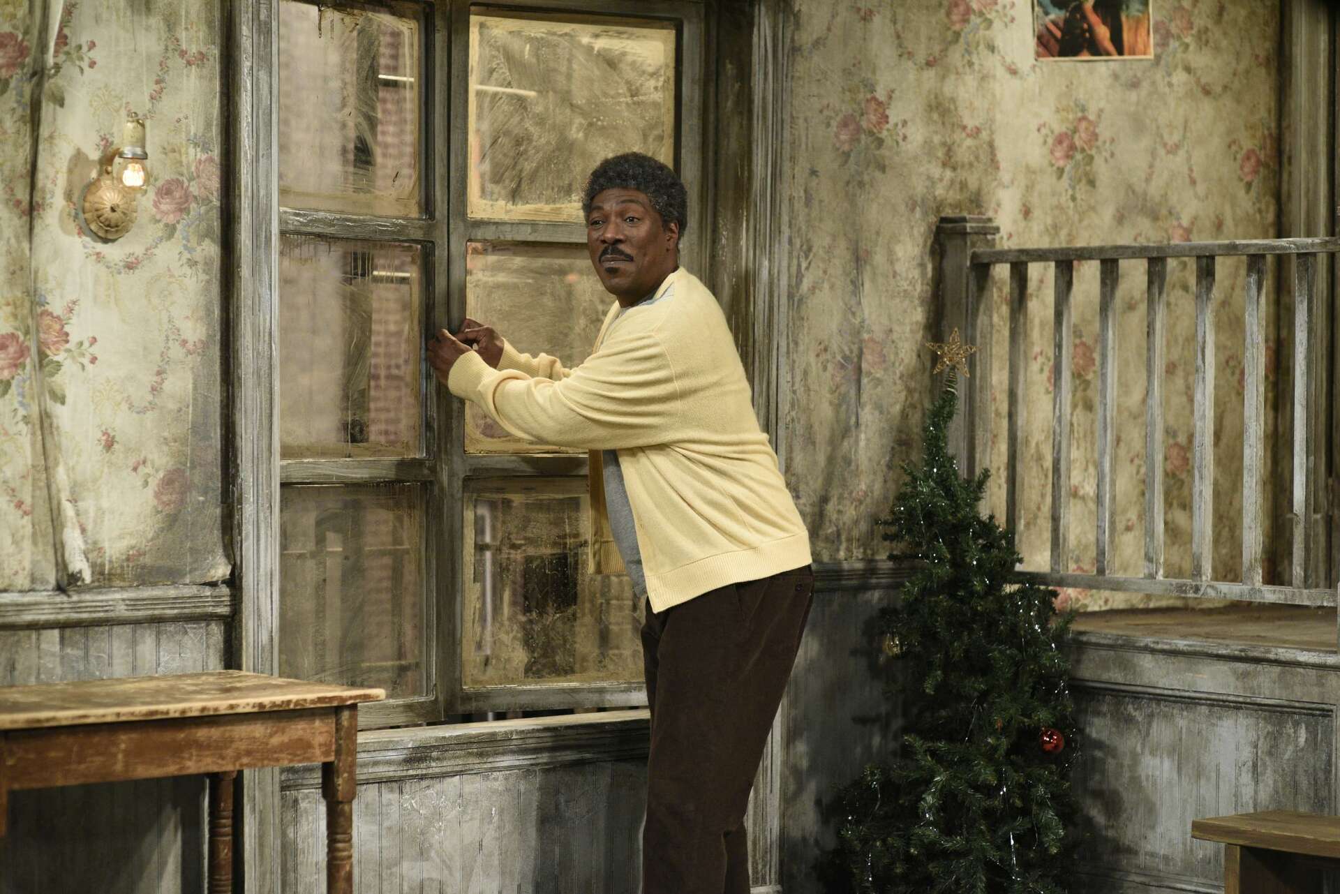 'SNL': Eddie Murphy's 'Mister Robinson' returns to poke fun at ...