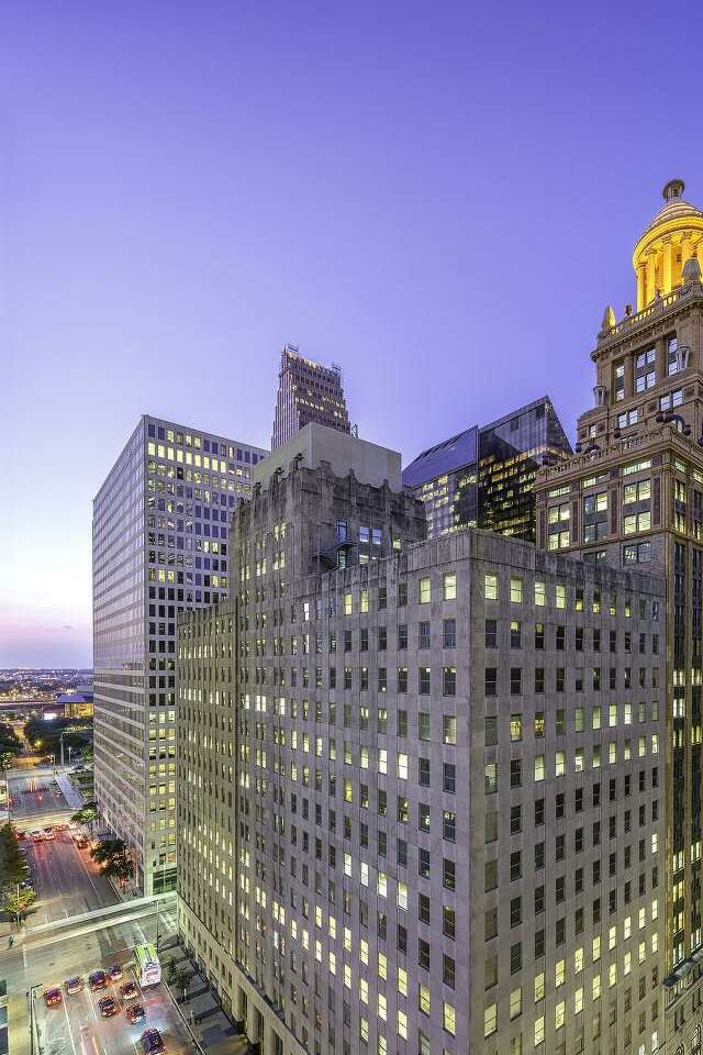 Houston's Esperson buildings sold off in foreclosure sale