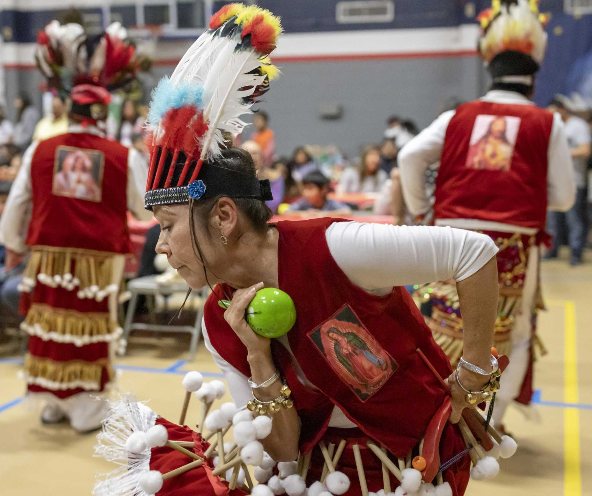 Navidad en Conroe: Sacred Heart Catholic Church sets scene for holiday ...