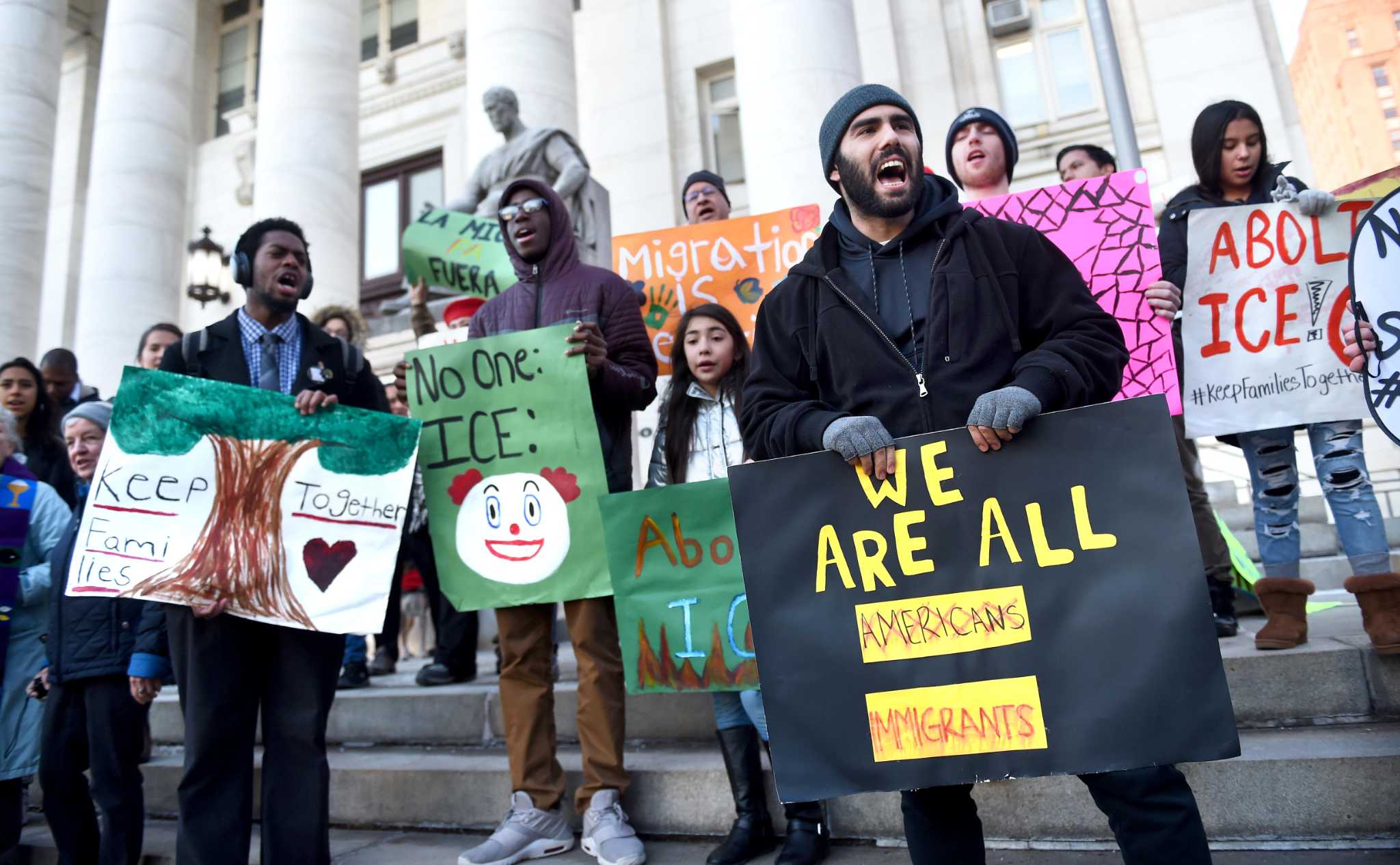 Rally keeps pressure on ICE to let undocumented teen out of detention