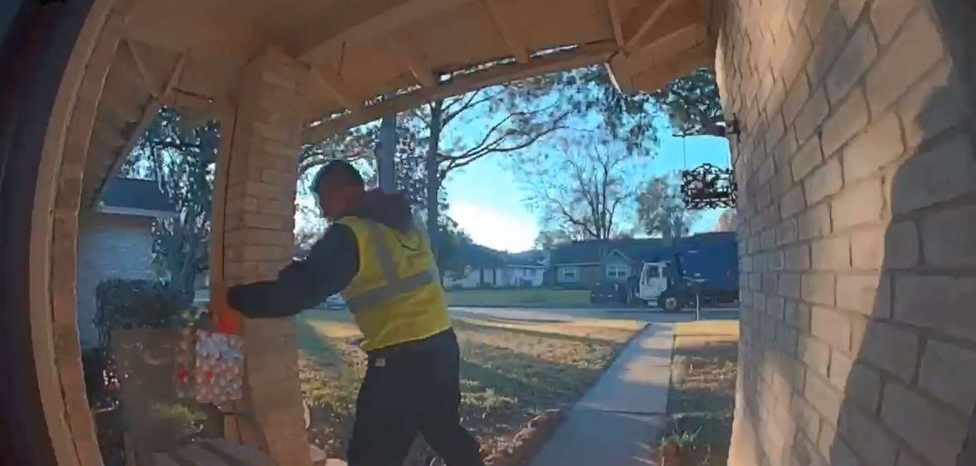 Garbage truck 'Secret Santa' drops off gift for child who waves to him ...