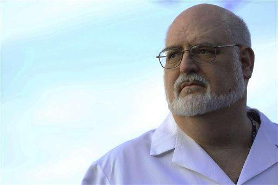 Former state medical examiner Wayne Carver dies at 67