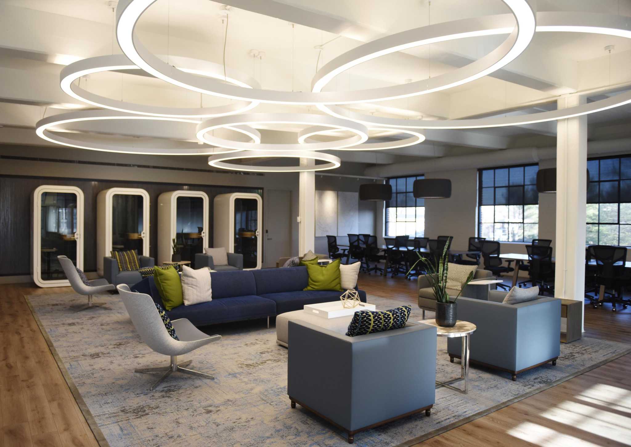 Greenwich co-working center closes, even as shared workspaces grow