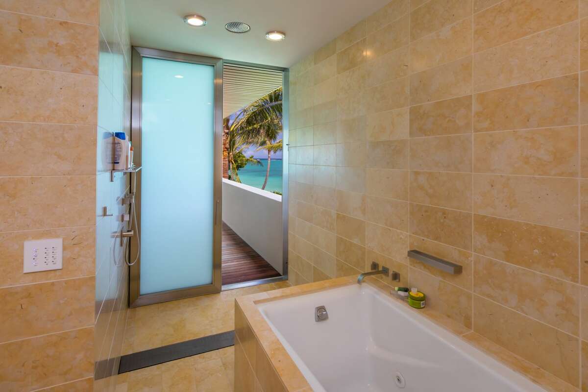 Local philanthropist selling award-winning Hawaii estate and art ...