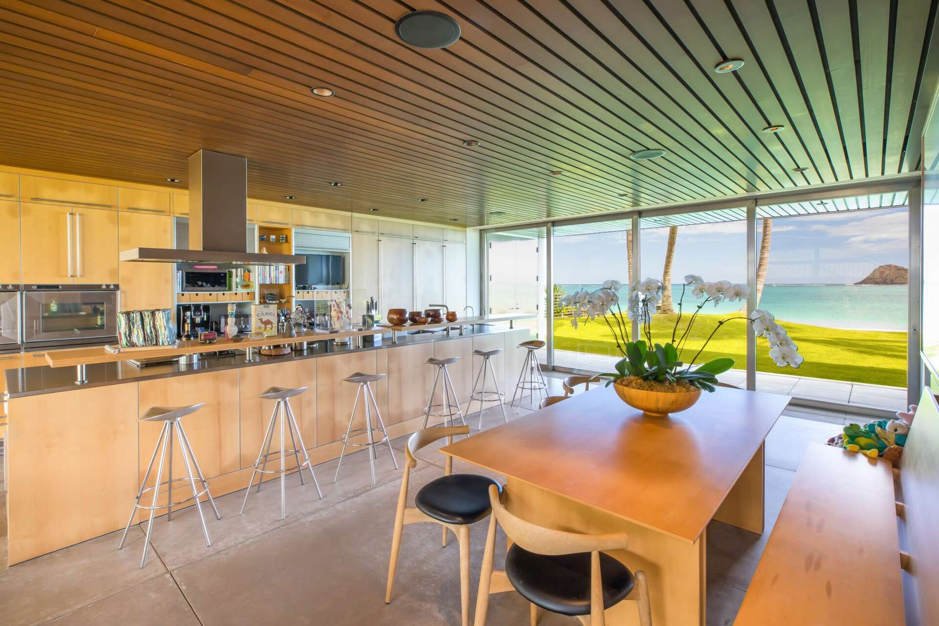 Local philanthropist selling award-winning Hawaii estate and art ...