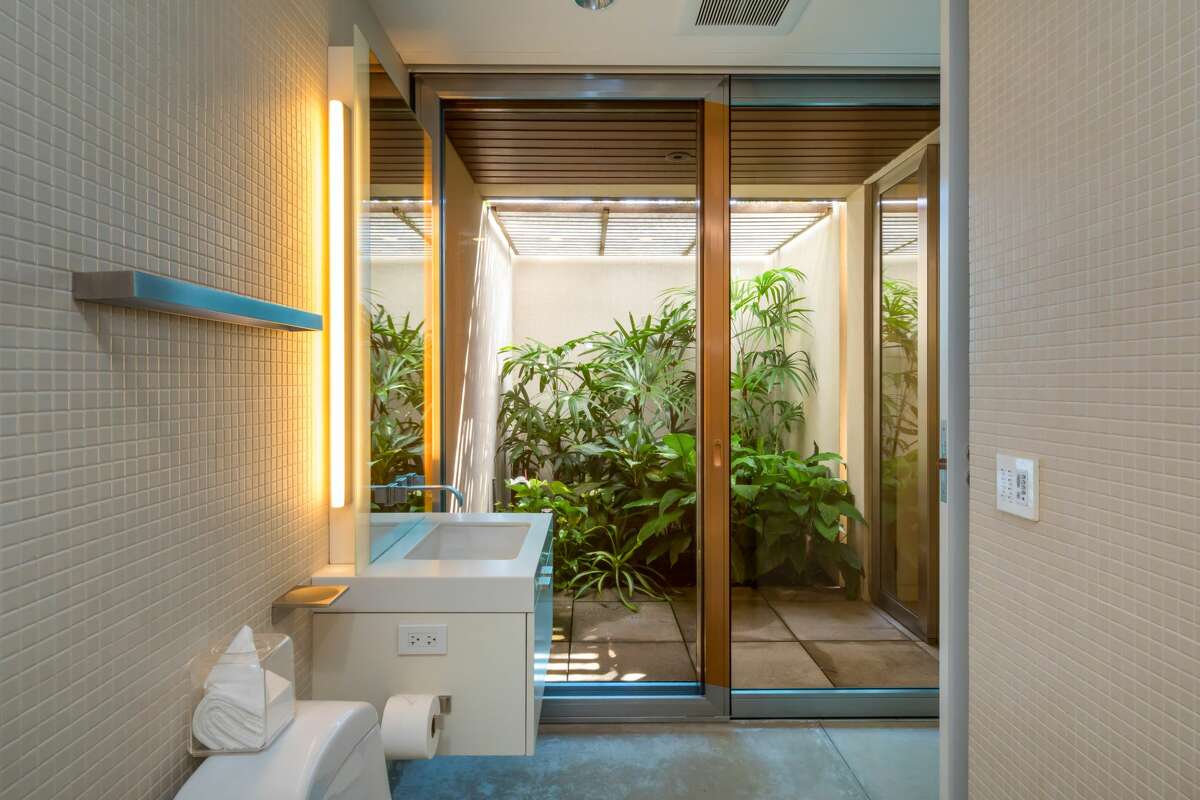 Local philanthropist selling award-winning Hawaii estate and art ...
