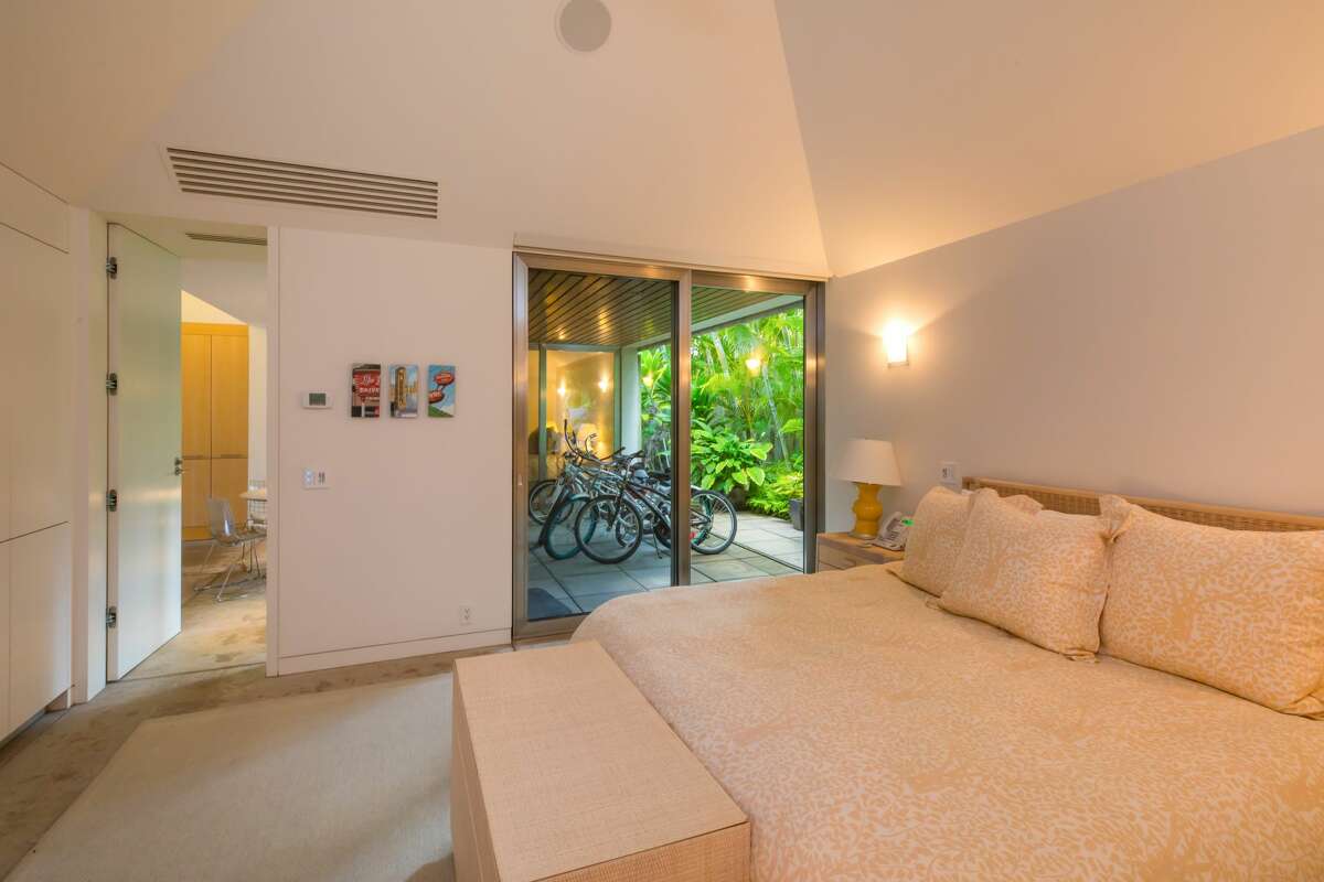 Local philanthropist selling award-winning Hawaii estate and art ...