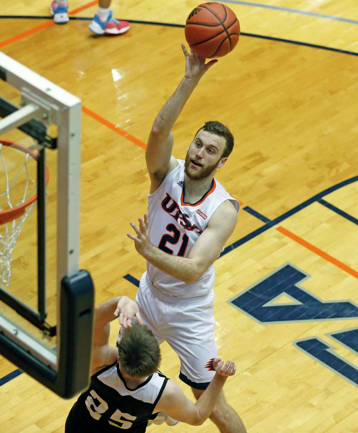 Despite slow start, UTSA cruises past Our Lady of the Lake in ...