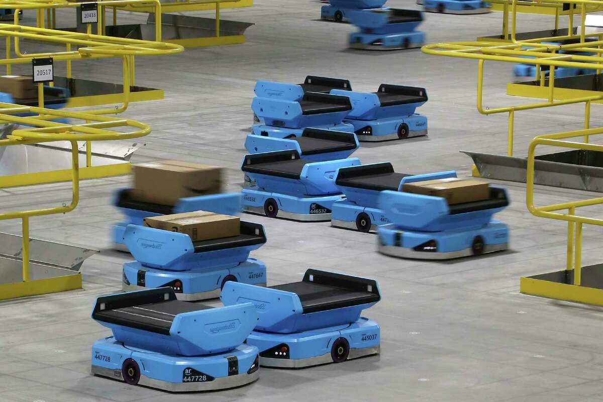 Workers adapt as robots take over the warehouses Workers adapt as robots take over the warehouses