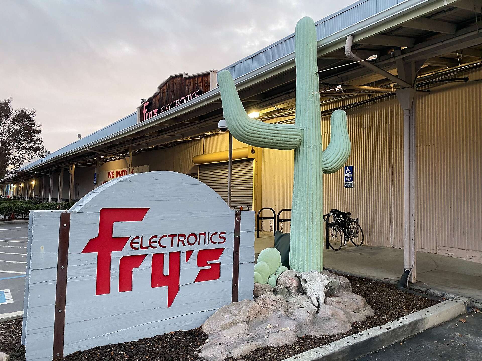 Is Fry’s Electronics in trouble? Company denies it, but empty shelves ...